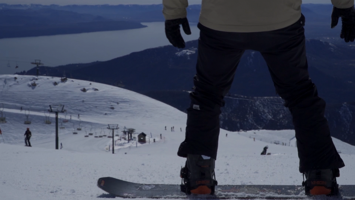 Cómo derrapar de backside con tu tabla de snowboard