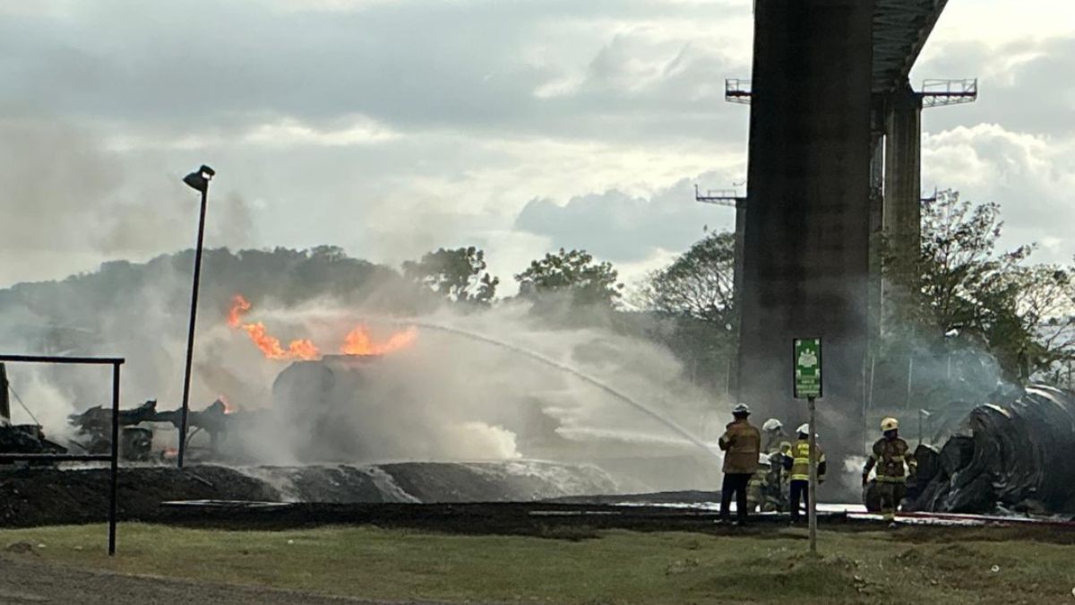 Así fue la impactante explosión bajo un puente en Panamá que dejó un muerto