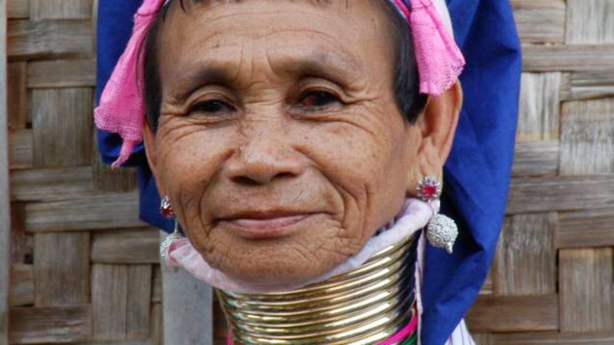 Mujeres jirafa quieren volver a sus tierras