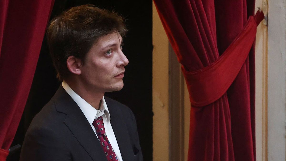 Equivocado, Santiago Caputo corta la entrevista: la crítica de Manuel ...