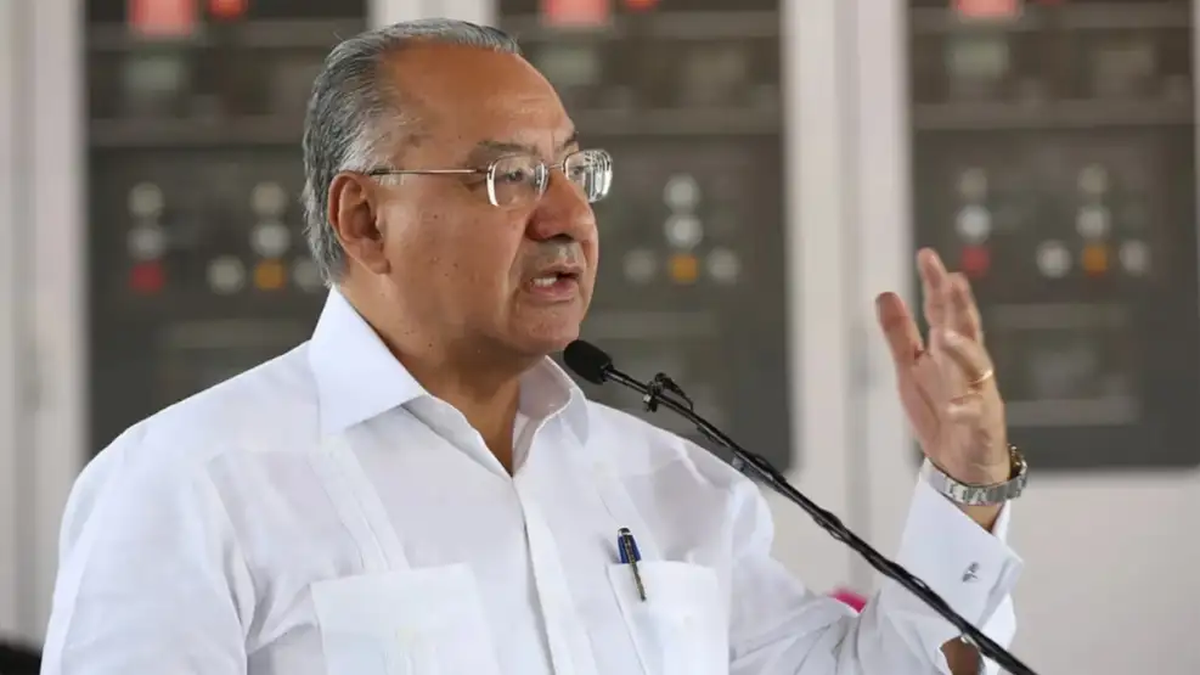 La insólita historia del diplomático de EE.UU. que espió para Cuba ...