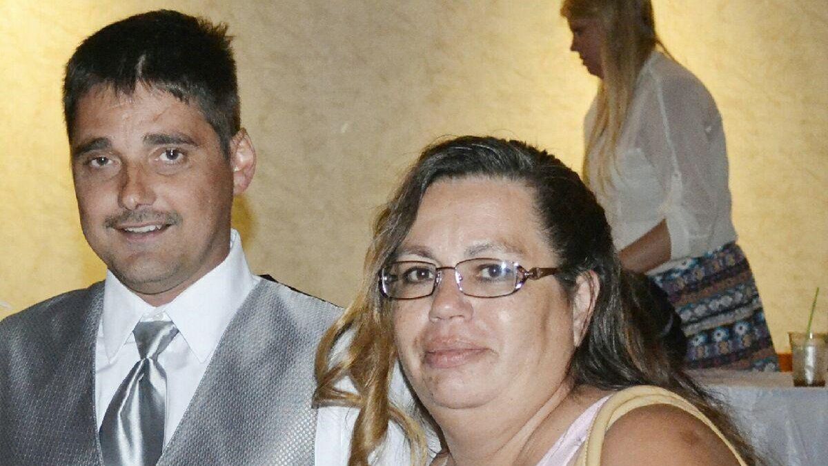 Loro delató a una mujer que asesinó a su esposo