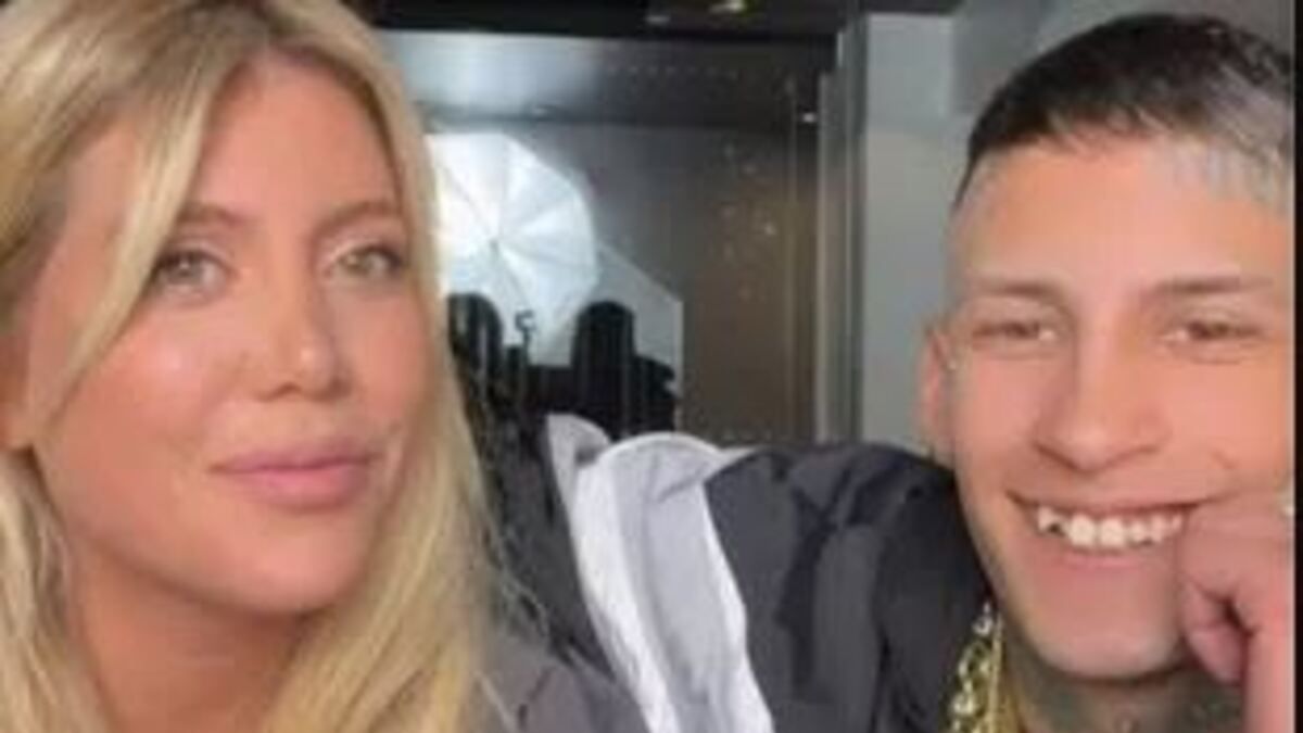 Cómo presenta L-Gante a Wanda Nara frente a sus amigos