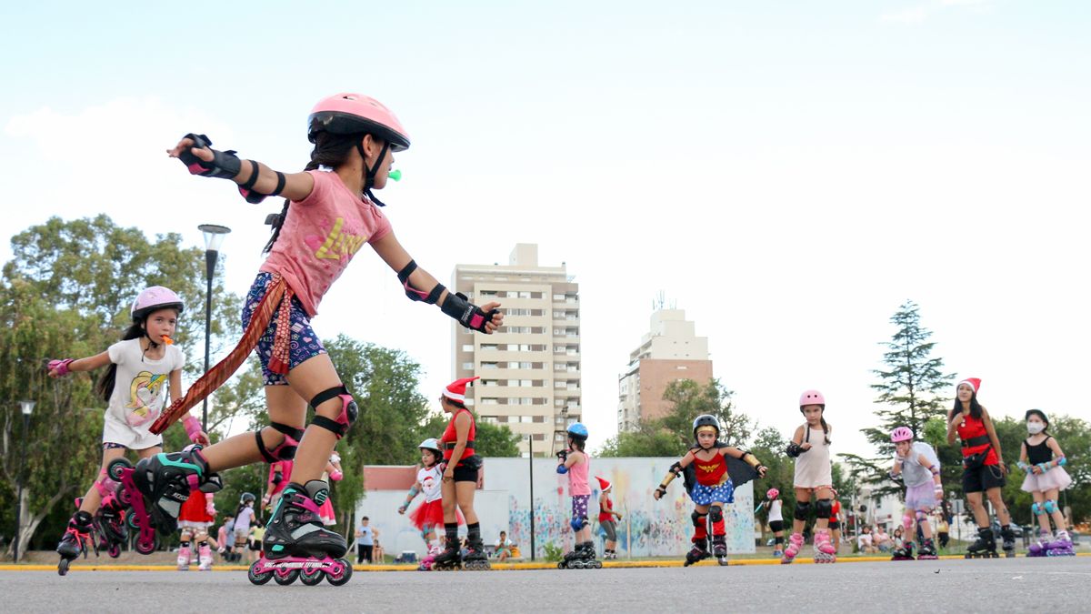 Los rollers se imponen en Neuquén y una escuela enseña cómo andar en la ...