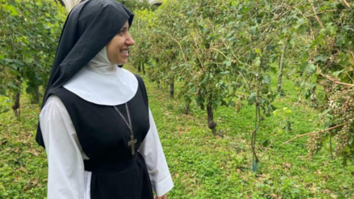 El escándalo de la monja Aline: expulsada por ser demasiado bonita para ...