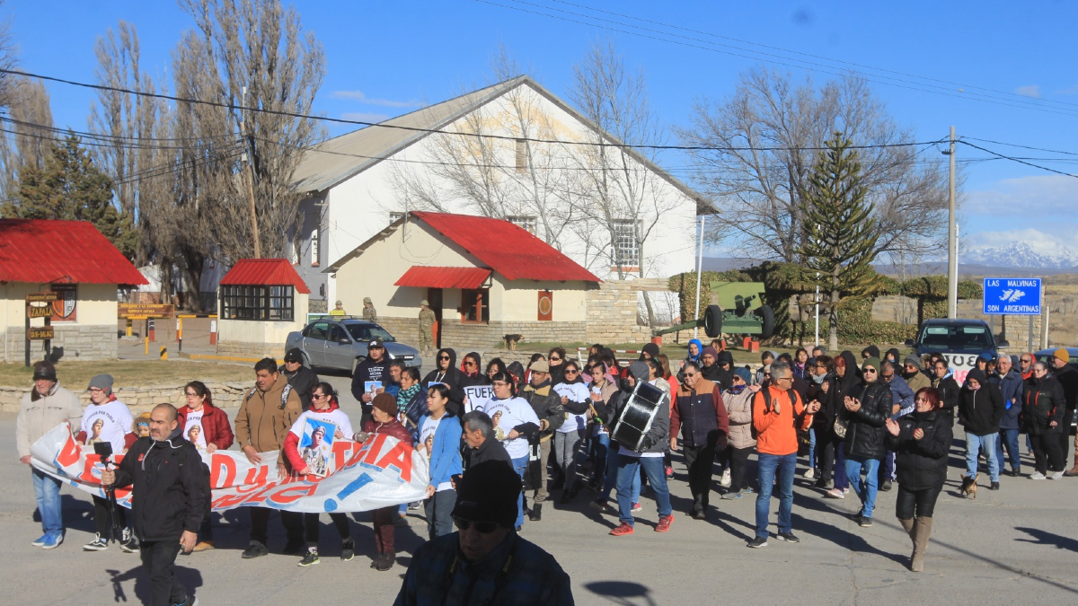 Tras una marcha por el soldado muerto en Zapala, el juez habló con un ...
