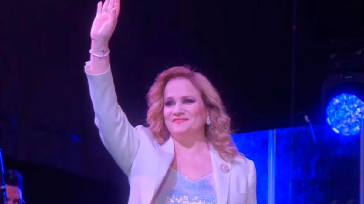 Así fue la reaparición en el escenario de Lucía Galán tras luchar con ...