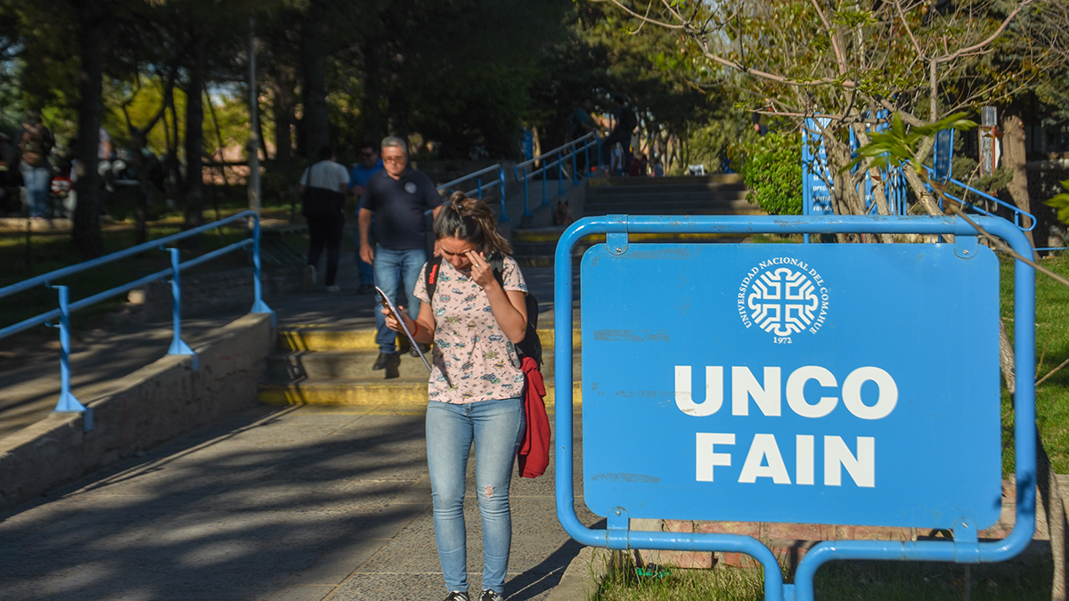 La UNCo encuestará a sus graduados de 2019