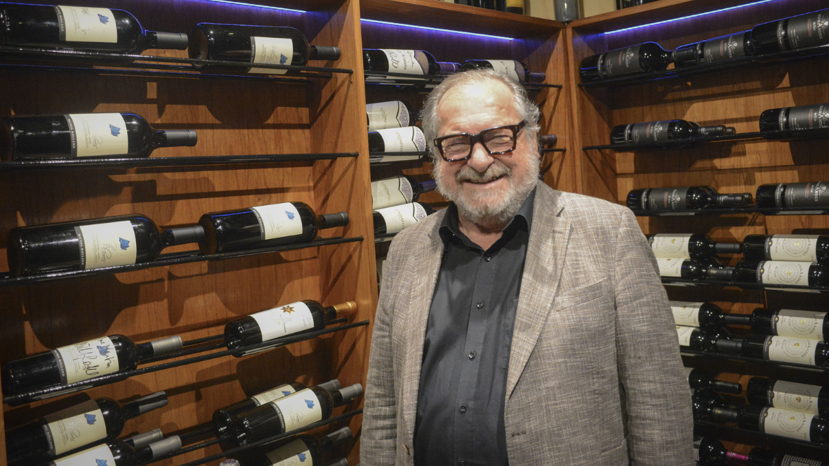 Falleció el legendario enólogo Michel Rolland a los 78 años: el hombre ...