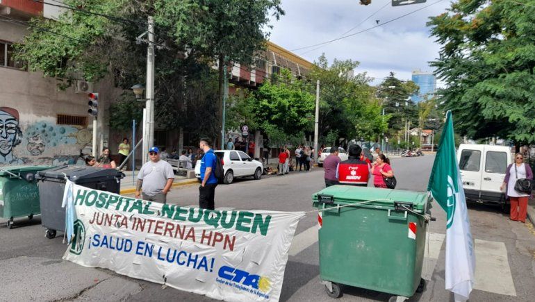Por falta de equipamiento, realizan un paro en el hospital Castro Rendón