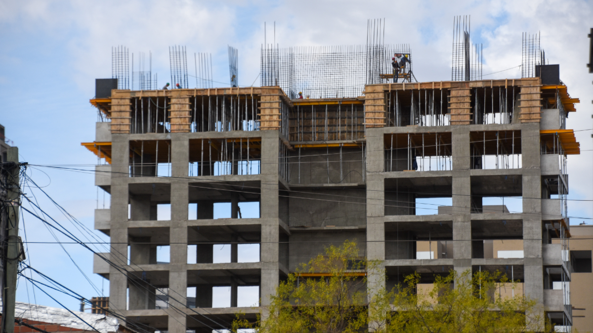 Crece la construcción de edificios pese a que los precios de venta están en mínimos históricos