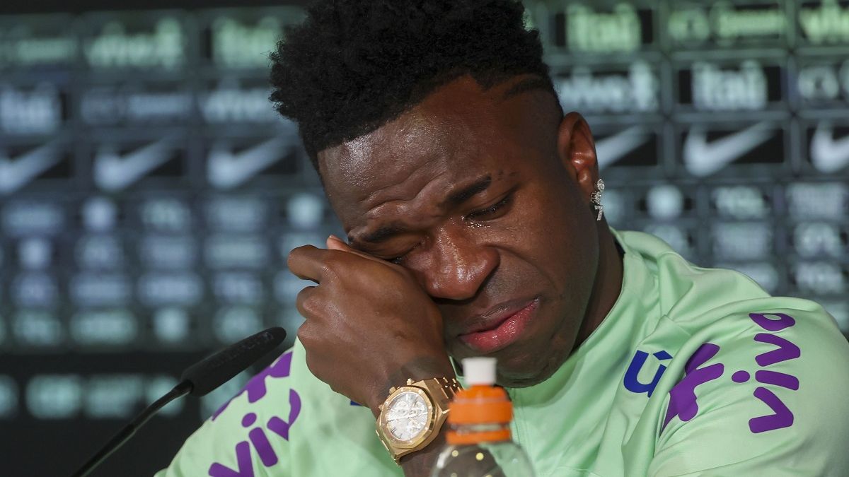 Vinicius lloró en una conferencia de prensa al hablar de racismo