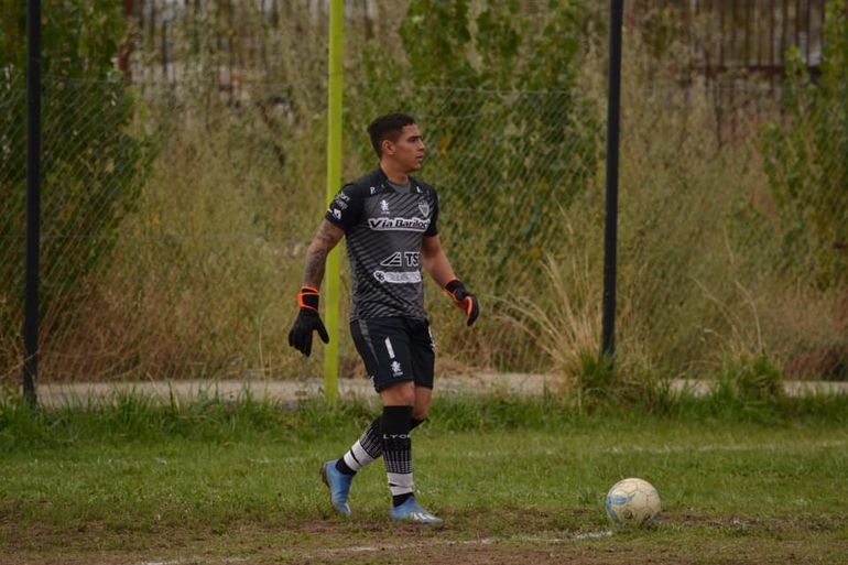 Alex Verón volvió a Cipo y quiere ser el arquero en el Federal A