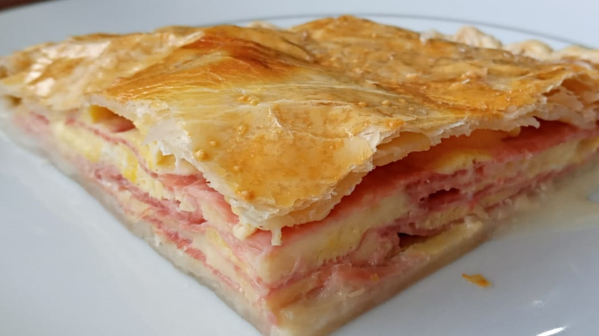 Fácil, accesible y rápida: receta de tarta de jamón y queso con masa casera