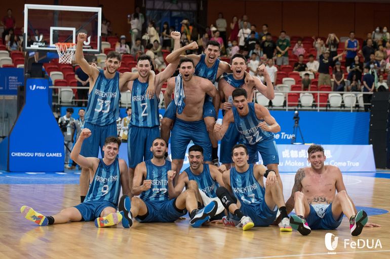 El básquet universitario de Argentina hace historia de la mano de Santángelo