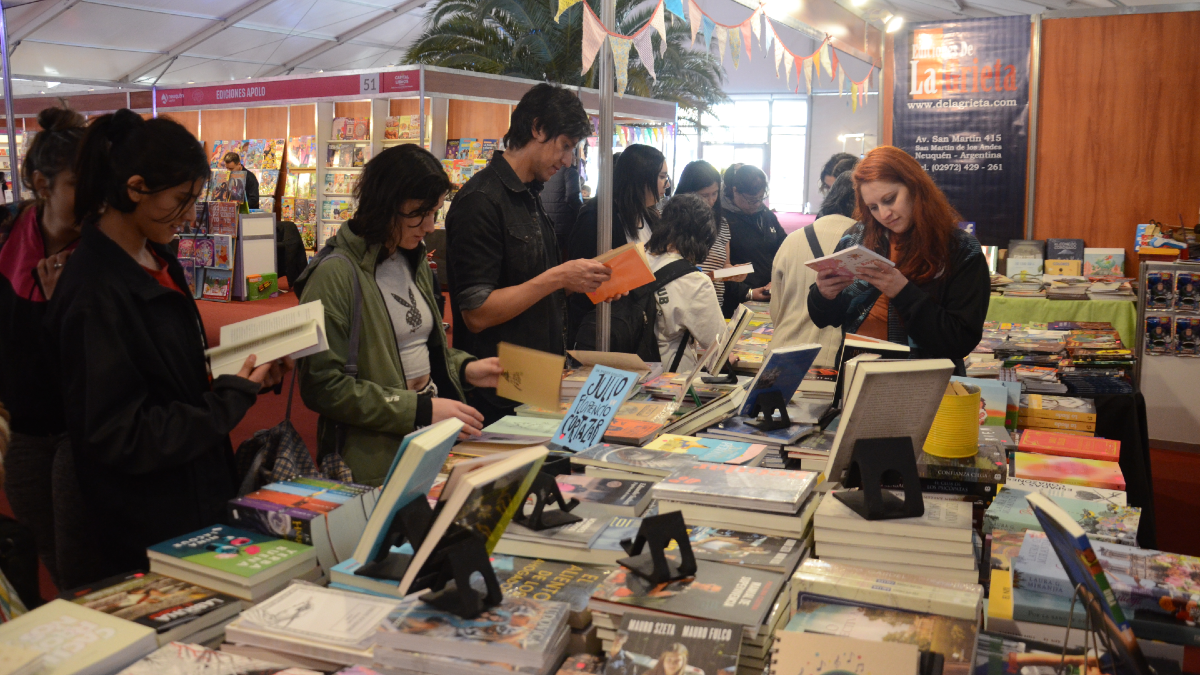 Qué Escritores Estarán Presentes En La Feria Del Libro De Neuquén