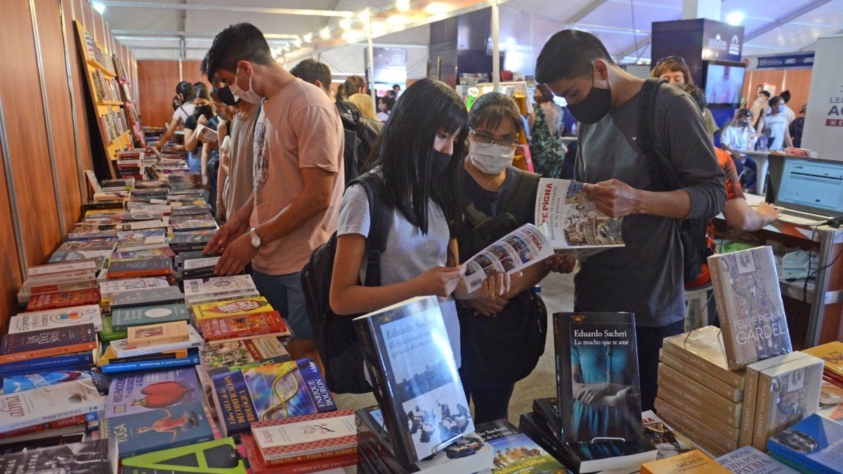 En Siete Fotos Cómo Arrancó La Feria Del Libro En Neuquén