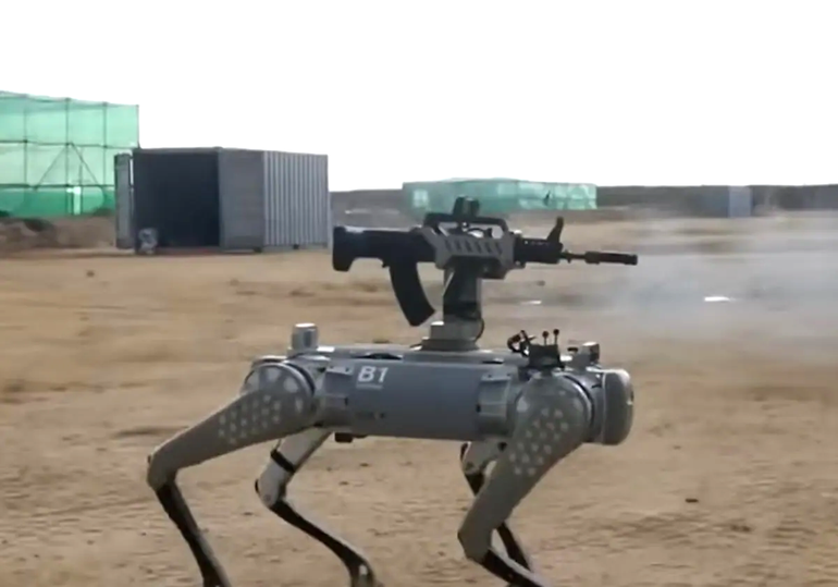China incorpora a su Ejército un sorprendente perro robot con rifle