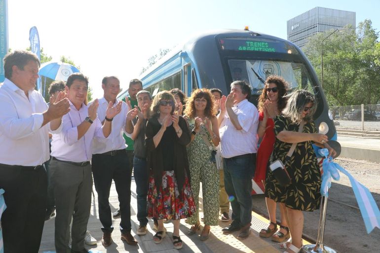 Inauguran renovada estación central del Tren del Valle