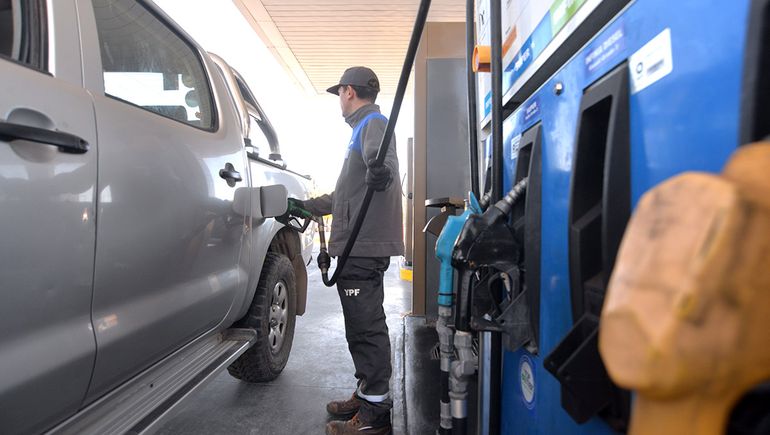 Tras el aumento de los combustibles, cuánto $$$ necesitás para llenar el tanque del auto