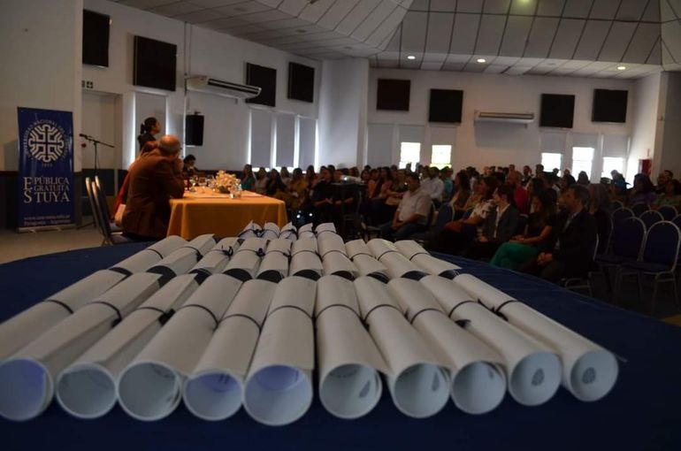 UNCo: qué puedo estudiar en 2024 y cuándo habrá carreras a distancia