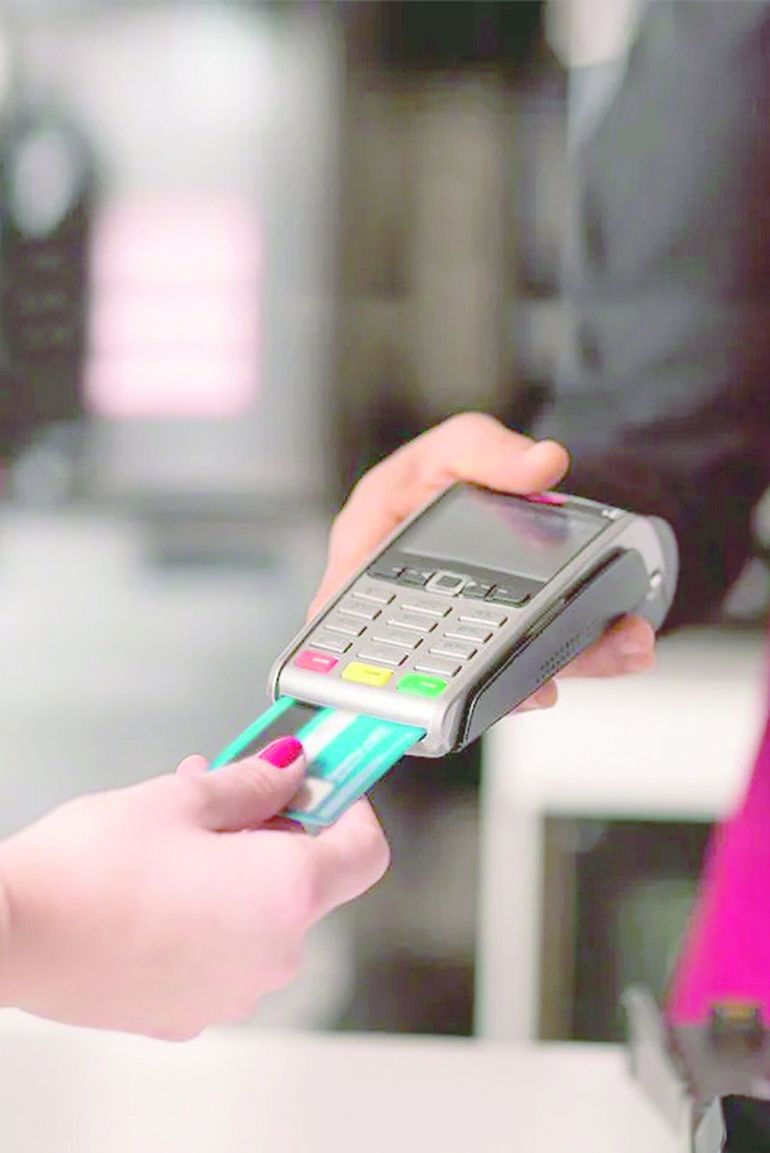 Adiós dinero en efectivo: se duplican los pagos con QR desde el celular