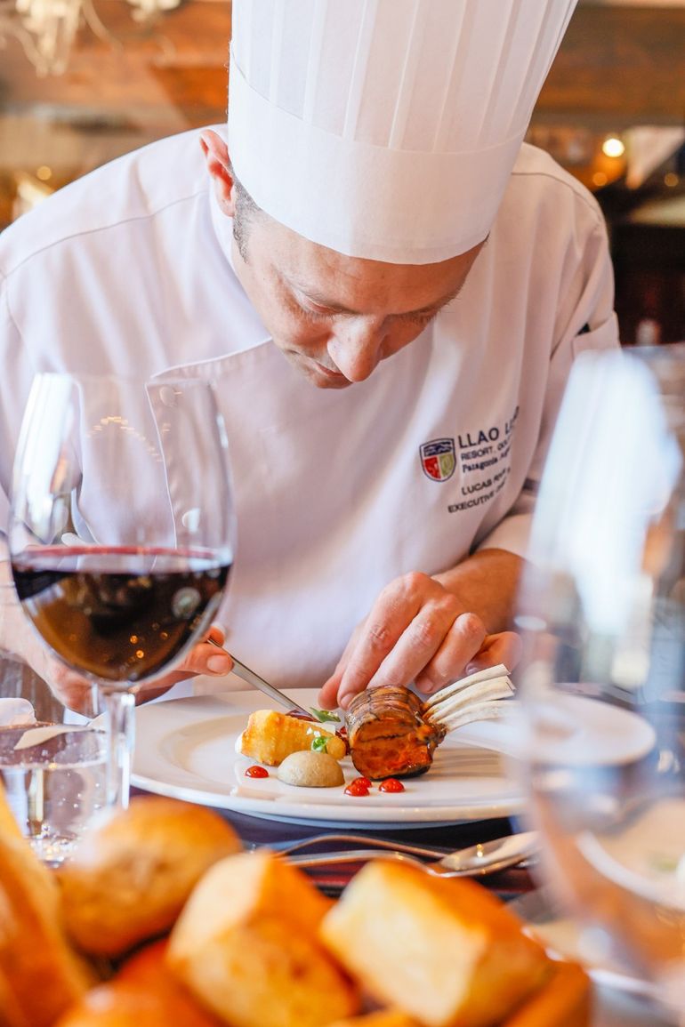Llao Llao y Bodega Familia Schroeder en un almuerzo imperdible