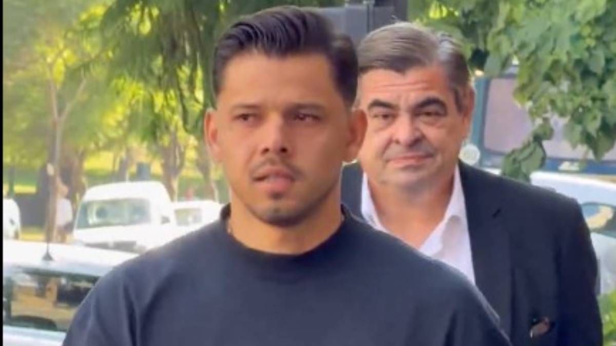 Refuerzo confirmado: Ángel Romero llegó a la clínica para a revisión ...