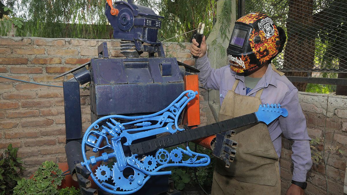 Crea robots y personajes de películas reciclando residuos metálicos