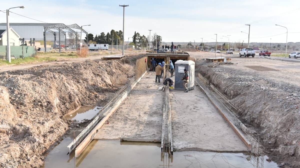 Avanza la mega obra del canal Necochea: en poco tiempo estará entubado