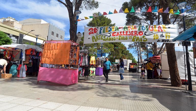 Arrancó la Feria Artesanal de Neuquén con más de 450 expositores