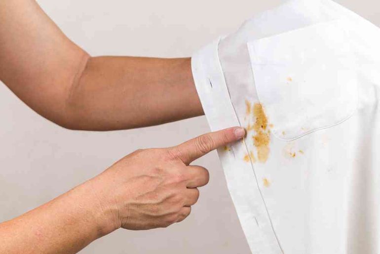 Cómo sacar manchas difíciles de la ropa sin jabón ni bicarbonato: el ...