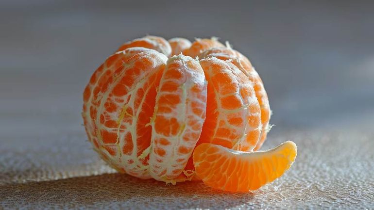 El error común que muchos cometen al comer mandarinas y puede afectar ...