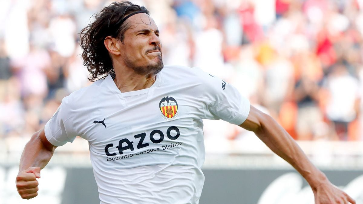 Boca cerró dos refuerzos y espera por Cavani