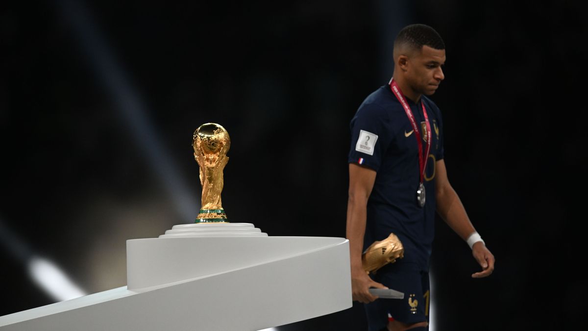 De la drástica decisión de Mbappé y el plantel de Francia al tirón de ...