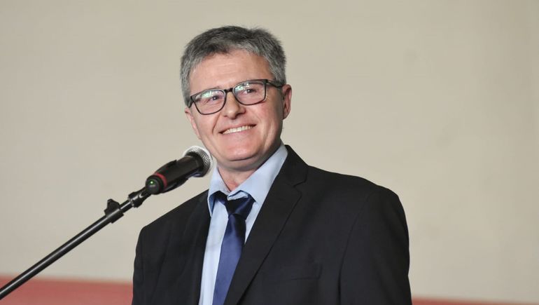 Plaza Huincul: Claudio Larraza anunció servicios, asfalto y un centro ... Plaza Huincul: Claudio Larraza anunció servicios, asfalto y un centro ...