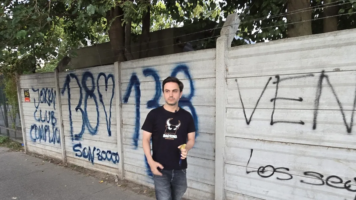 Video: Juan Grabois pintó un graffiti y Ramiro Marra lo tapó afirmando ...