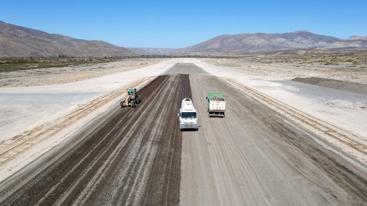 Así avanzan las obras en el aeródromo de Chos Malal