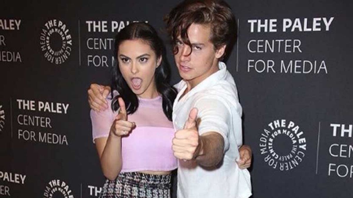 ¿Cole Sprouse y Camila Mendes juntos?