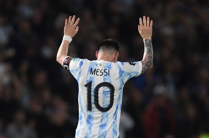 La foto viral de Messi con la de Boca junto a Riquelme