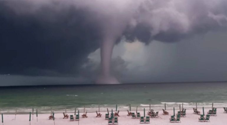 Miami: una tromba marina tocó tierra y aterrorizó a los turistas