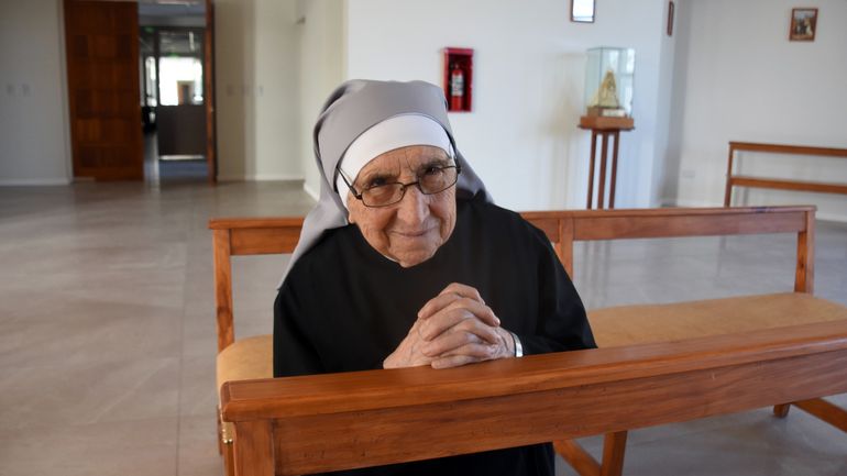 Una monja con 60 años consagrados al servicio y cuidado de los ancianos