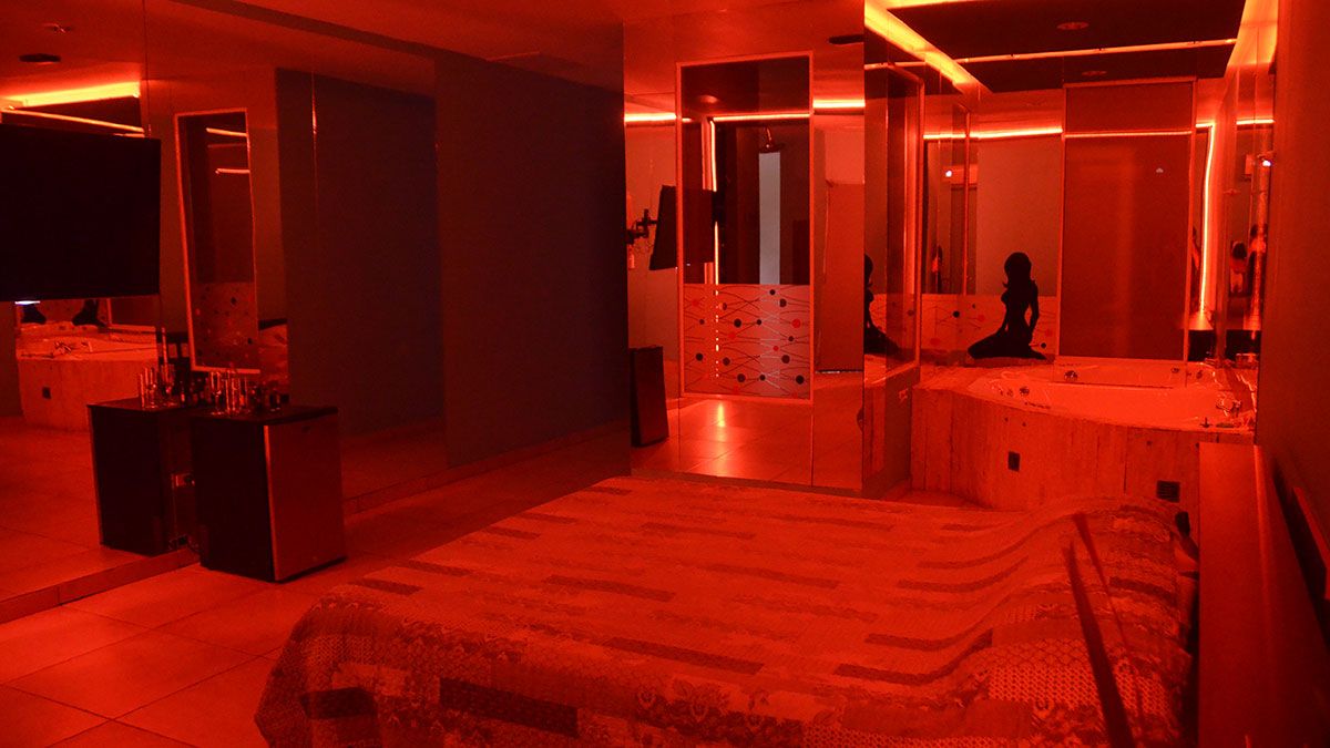 En los telos, hay quienes preguntan el precio y se van