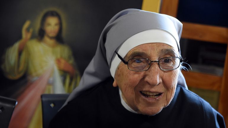 Una monja con 60 años consagrados al servicio y cuidado de los ancianos