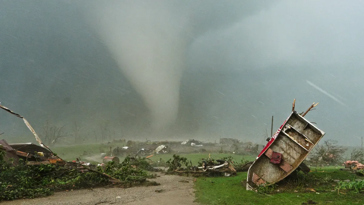 Impresionantes imágenes de los tornados que arrasaron un pueblo en ...