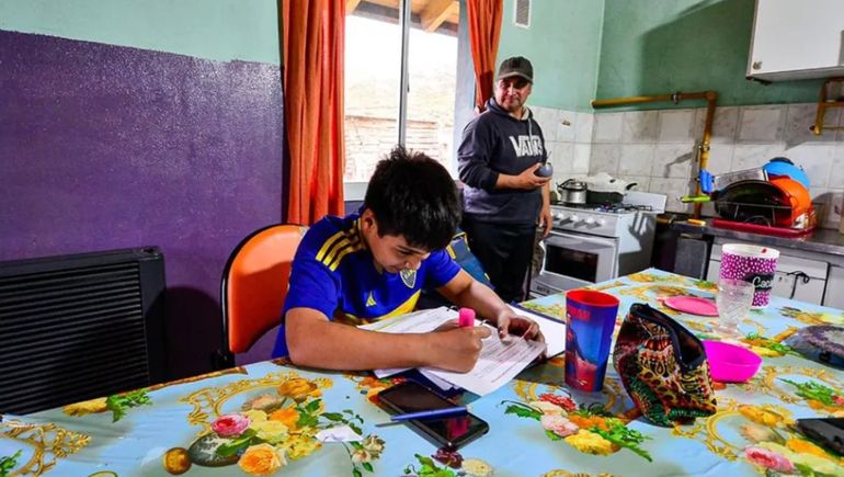 El calor del hogar: Los Guañacos vive sus primeros meses con gas natural