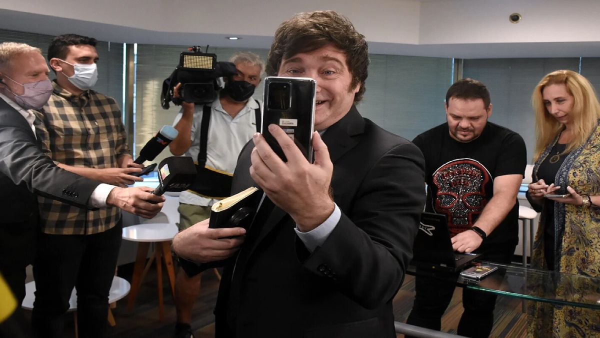 Entre memes y reuniones, Javier Milei sigue el avance de la Ley Ómnibus