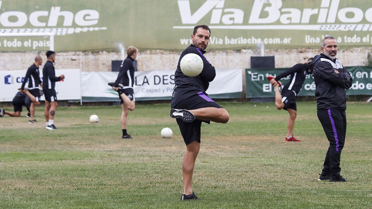 Alecha habló del nuevo refuerzo, del único ascenso, del Aqua y de Vélez