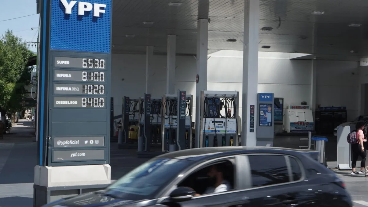 El gasoil de YPF se fue a más de mil pesos: todos los precios de la nafta tras el aumento
