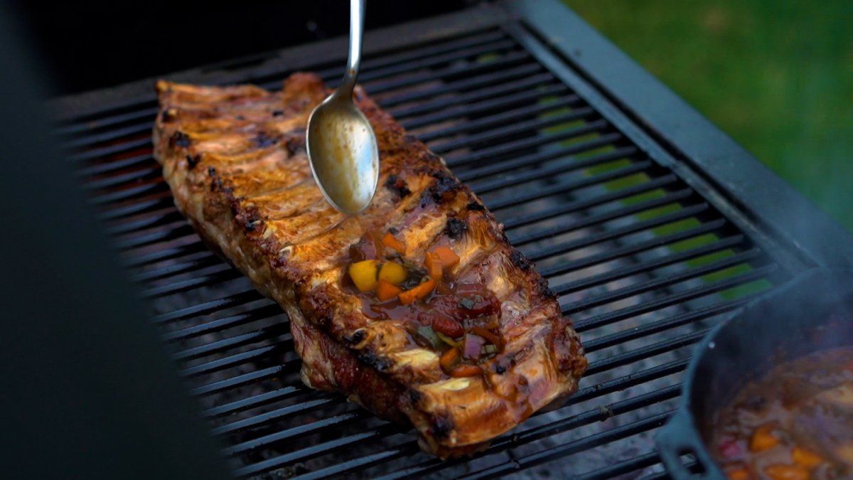 Fuego amigo, recetas a la parrilla: ribs de cerdo con barbacoa casera